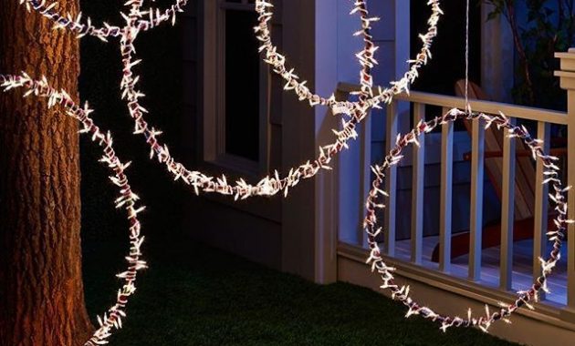 46 Elegant Christmas Lights Decor For Backyard Ideas – ZYHOMY