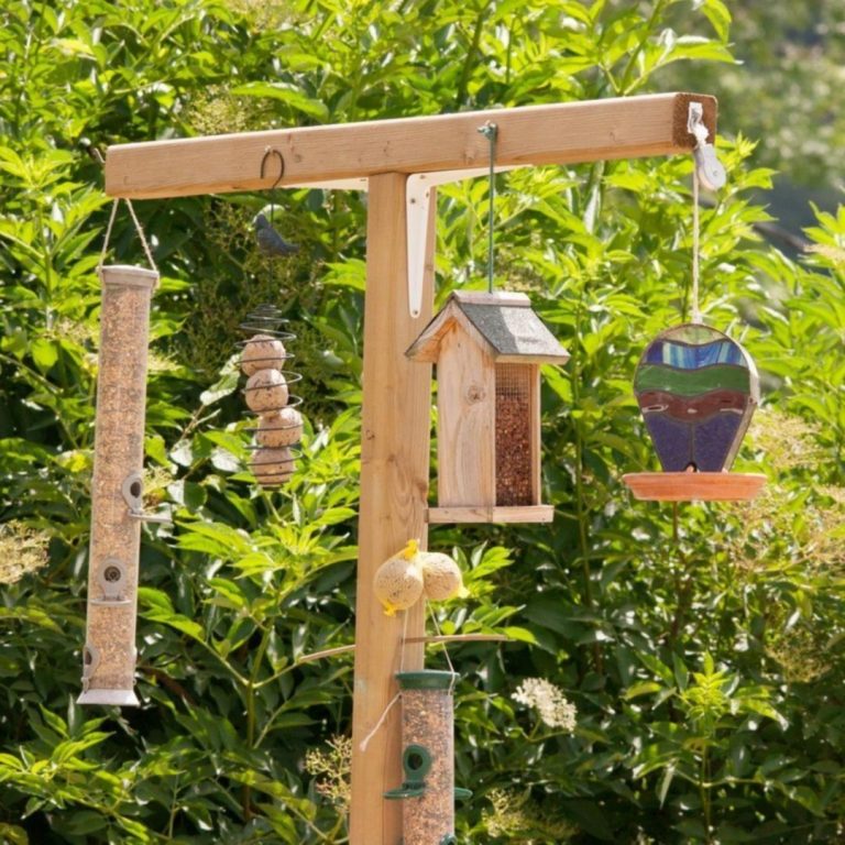49 Magnificient Stand Bird House Ideas For Garden